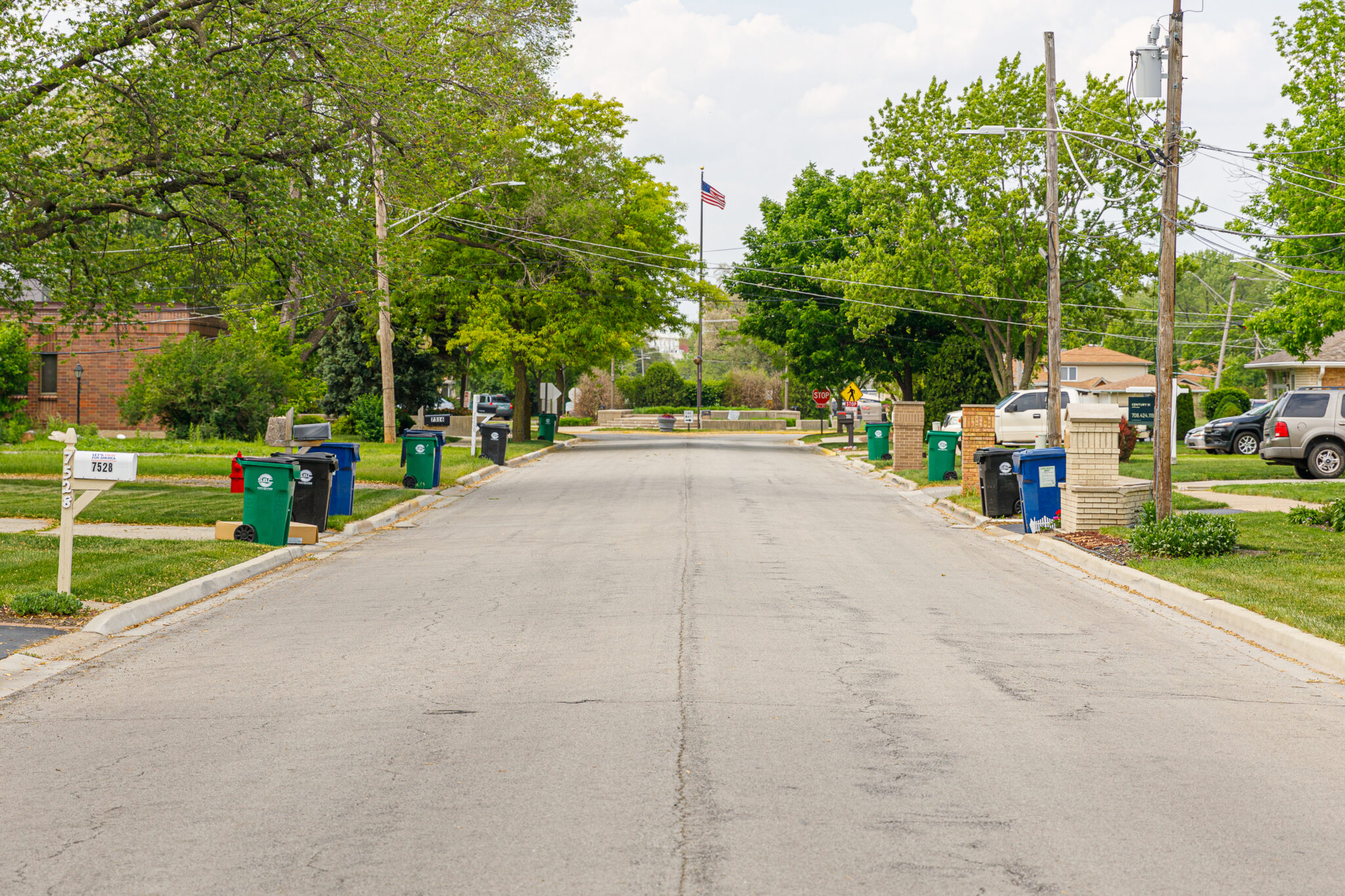 Keep Your Cans on the Curb – Village of Bridgeview Illinois